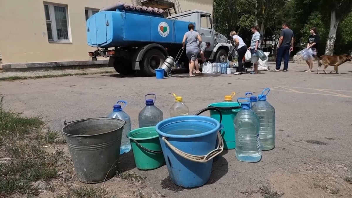 A Desperate Thirst For Water In Ukraine's War-Torn East