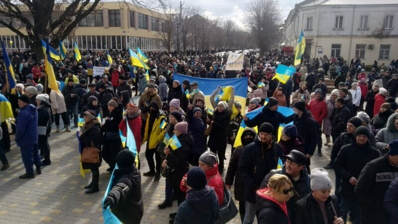 Російські військові стріляли під час проукраїнського мітингу в Новій Каховці активіст Новости