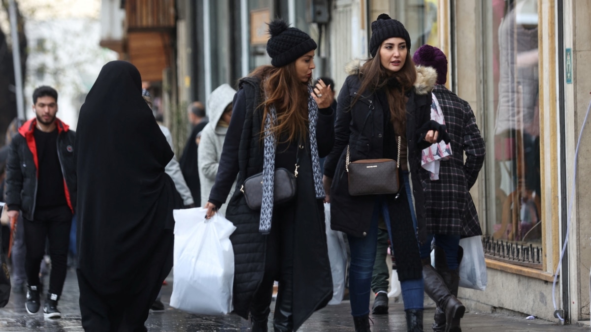 İran: Rial düşür, etirazlar davam edir, İsrail hədələyir