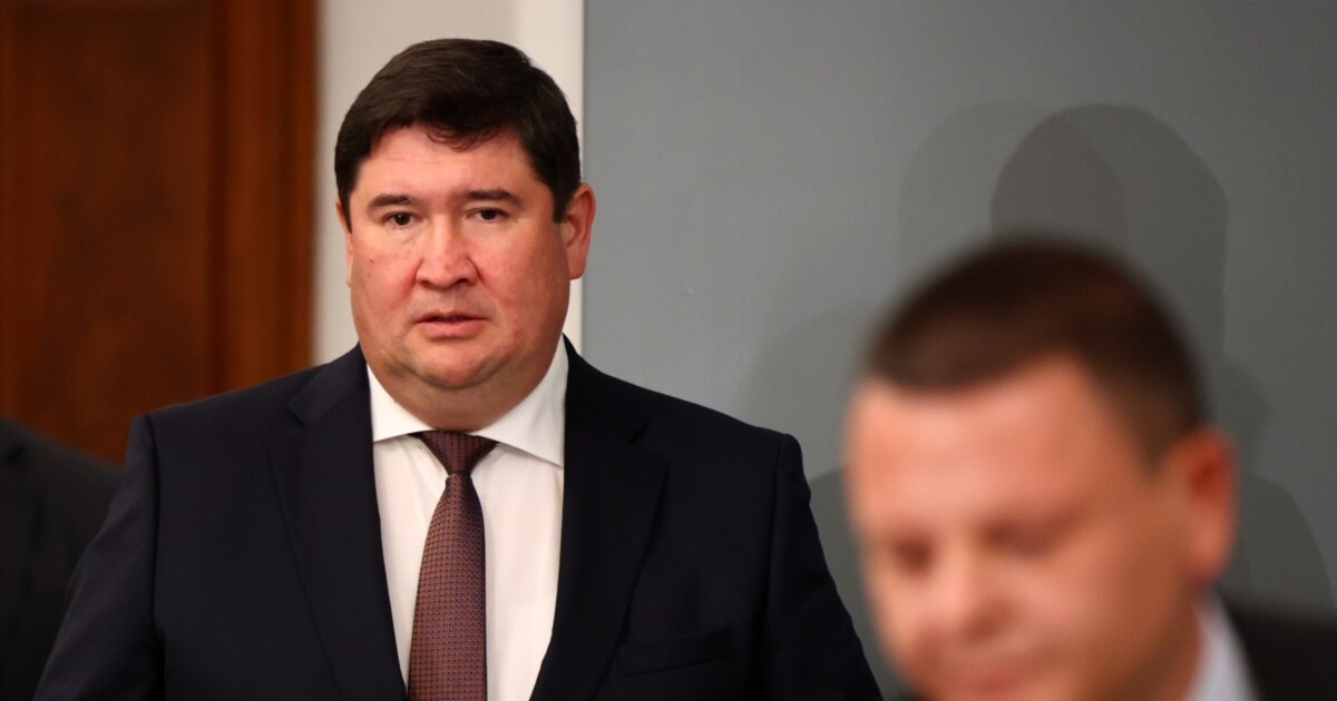 Три минути Лукойл ще плаща данъци но поставя условия Радев иска избори най рано през март