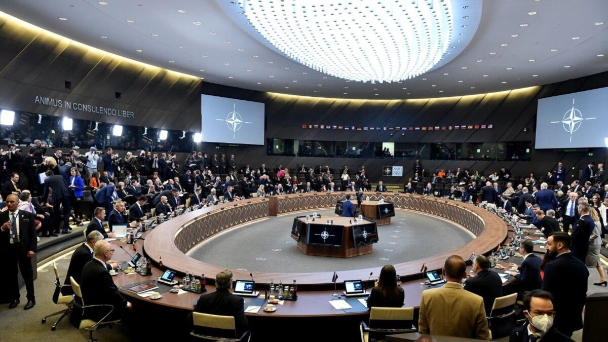 Summitul extraordinar NATO: o nouă realitate securitară