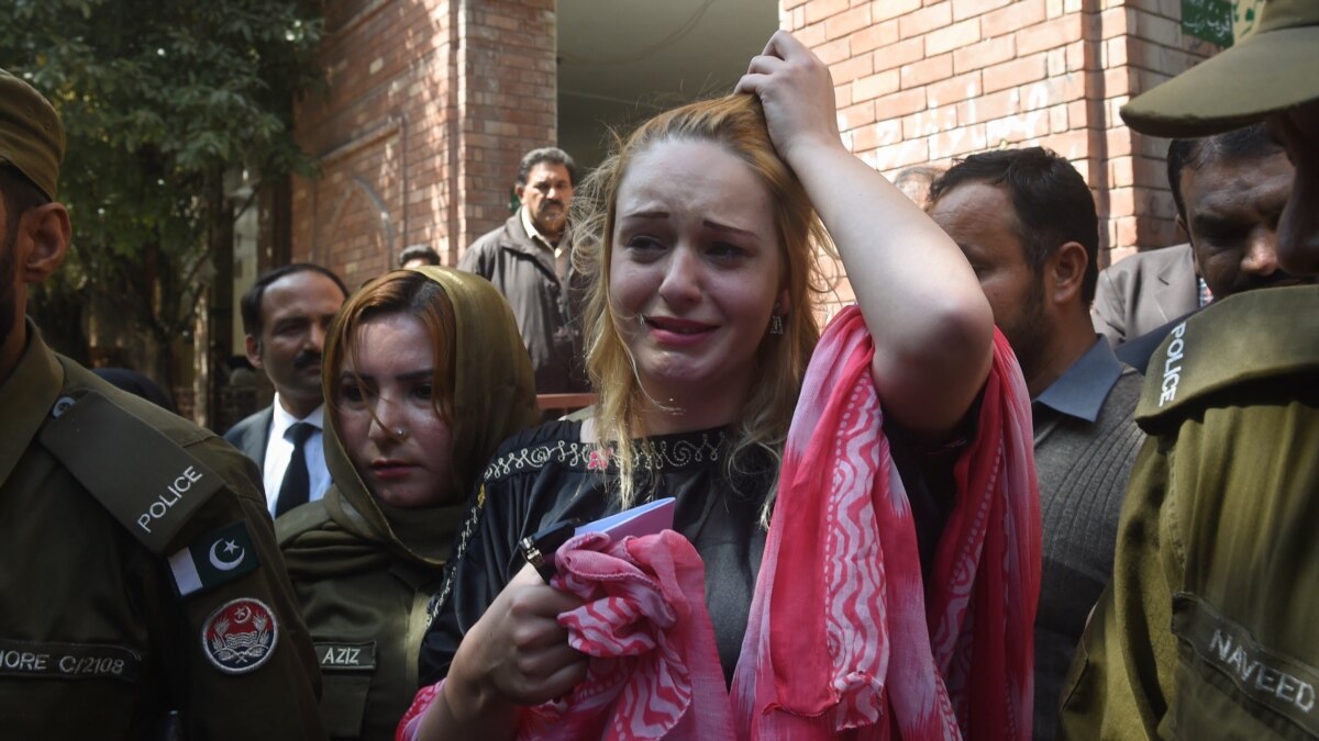 Pakistani Court Overturns Drug Trafficking Prison Sentence For Czech Model