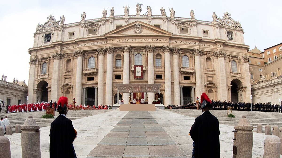 George Simion (AUR) a intrat la Papa Francisc cu un grup de români din ...