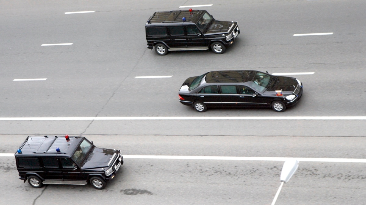 Lone Rider: Putin Inauguration Motorcade Through Empty Moscow Unlikely ...