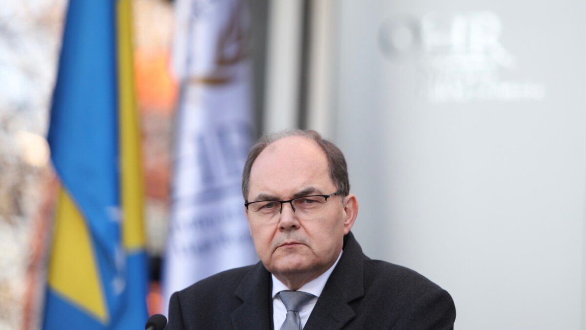 Godina borbe Schmidta i Zapada protiv Dodika i Rusije