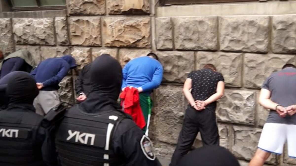 Serbia Arrests 21 Over Far-Right Attacks On Police During EuroPride March