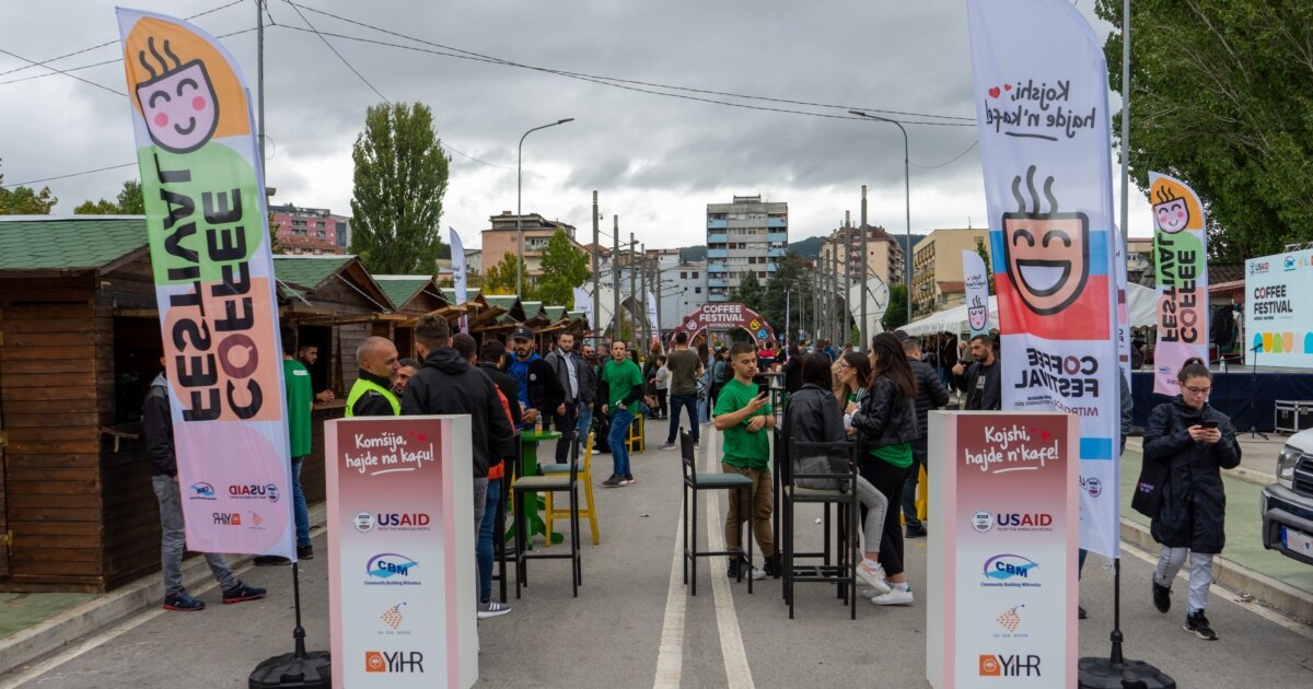 Komshinjtë i bashkon kafja në Urën e Ibrit