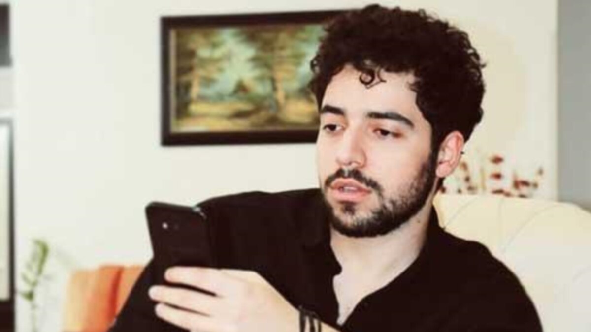 Iranian Singer Accused Of Spreading Anti-Government Propaganda