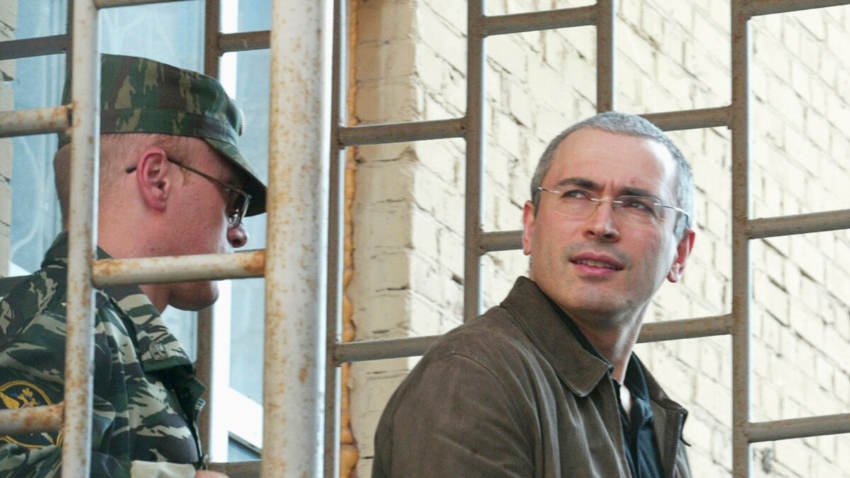 Khodorkovsky Reunited With Son, Press Conference Announced