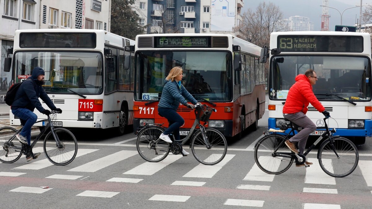 Продолжуваат блокадите на приватните автобуски превозници