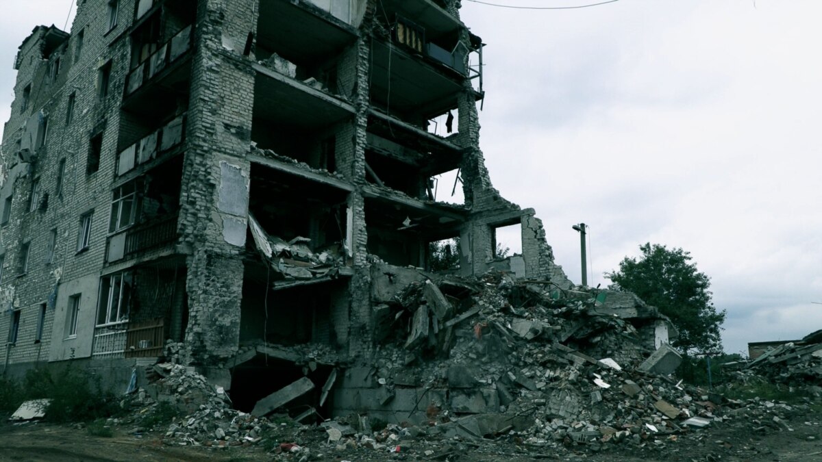 Ukrainian Man Spends Months Digging Through Rubble To Find His Dead Friend