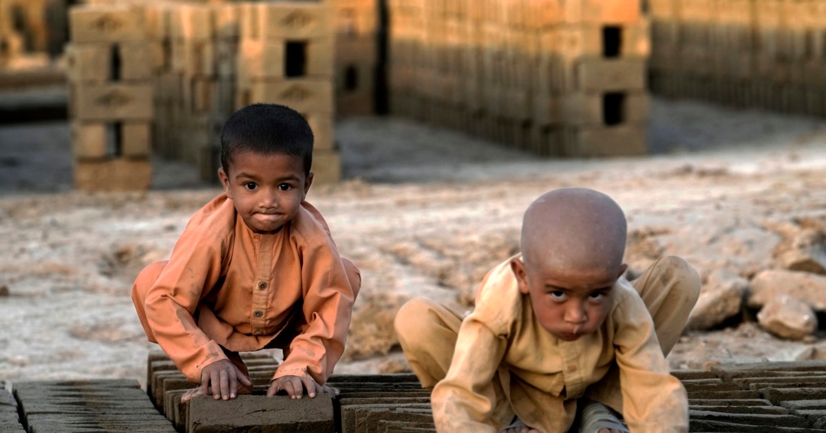 Varfëria i detyron fëmijët afganë të bëjnë punë të rënda