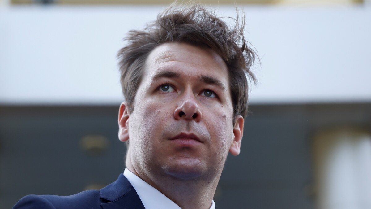 Kremlin-Critic Lawyer Stripped Of License Over Anti-War Stance