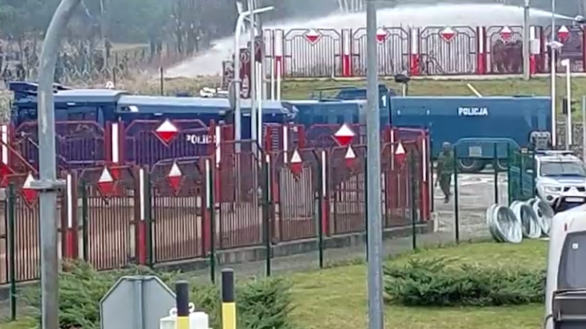 Polish Forces Clash With Migrants Massed On Belarusian-Polish Border