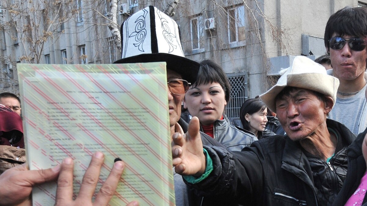 Half Of Kyrgyz Prisoners End Mass Hunger Strike