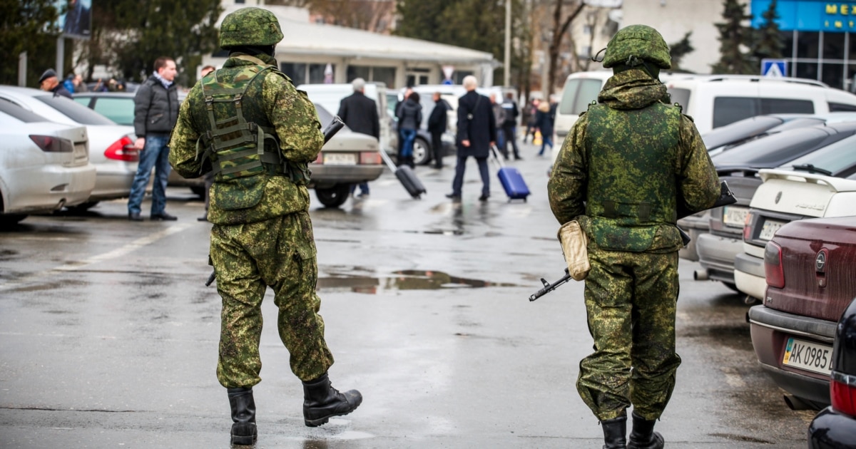 В Керчи на улицах появились военные патрули