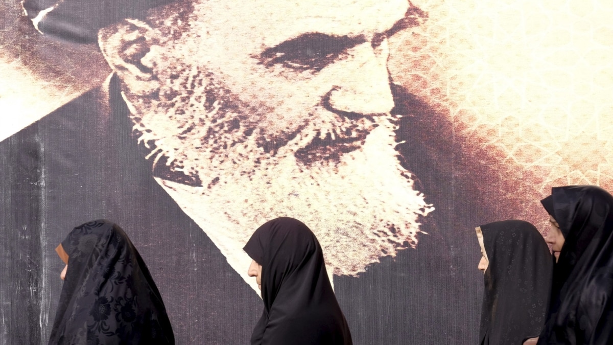 Protesters Set Fire To Late Iranian Leader Khomeini's House