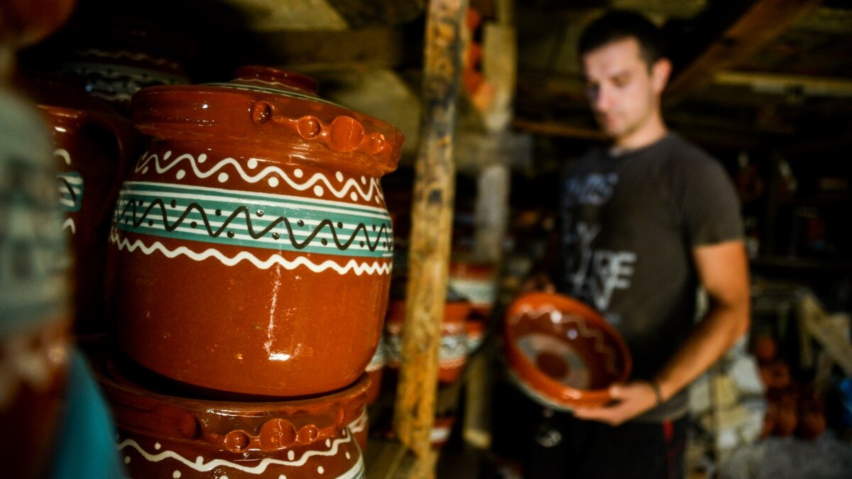 'Visokoobrazovane zanatlije' na Kosovu se pitaju: Zašto smo se školovali?