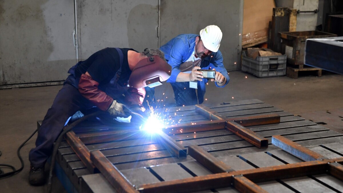 Државата извезува домашни а ќе мора да увезува странски работници