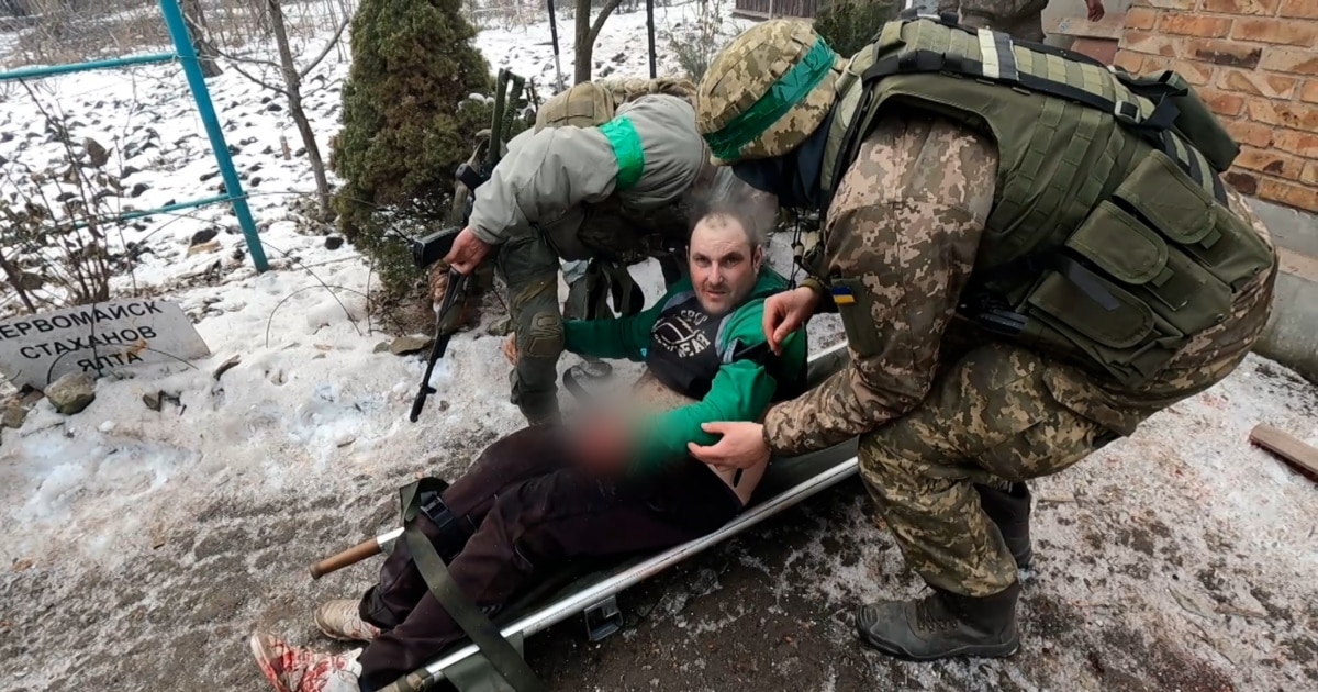 Reporter Films Frantic Battlefield First Aid After Bakhmut Bombing