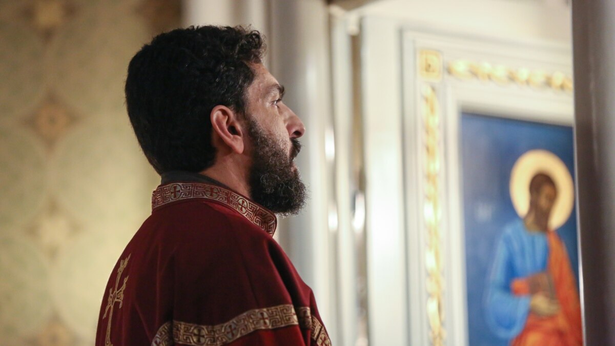 Haik Azarian, pictorul care zugrăvește chipurile sfinților