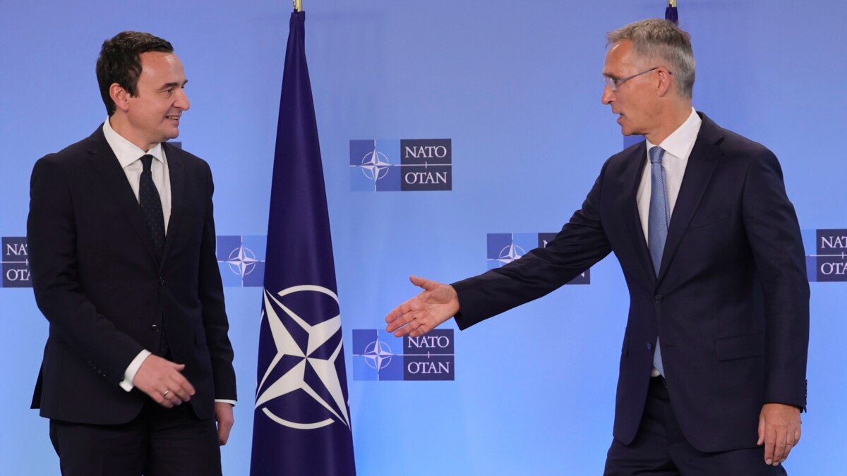 Stoltenberg viziton rajonin mes paralajmërimeve se Rusia synon të nxisë ...