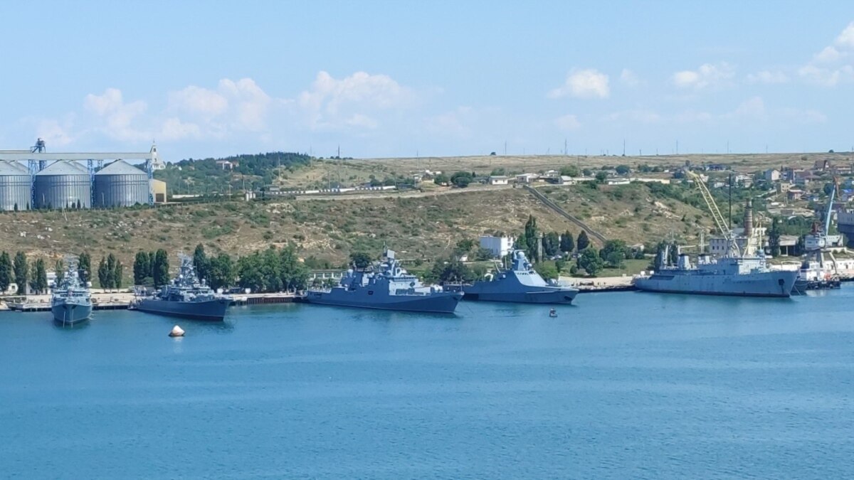 У ВМС підрахували, скільки кораблів утримує Росія в Чорному морі