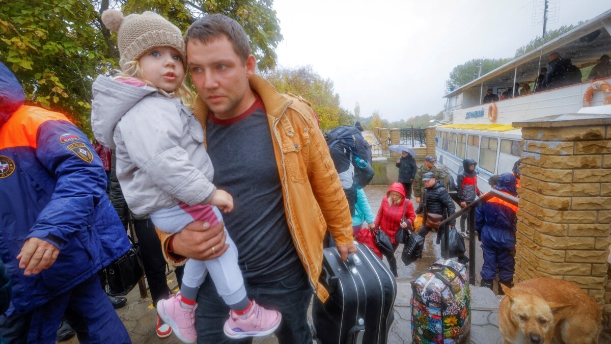 Exodus: Russian-Occupied Kherson Evacuates As Ukrainian Forces Draw Closer