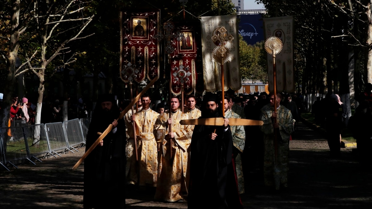 'Way Of The Saints' Procession Parades Relics As Bucharest's Orthodox ...