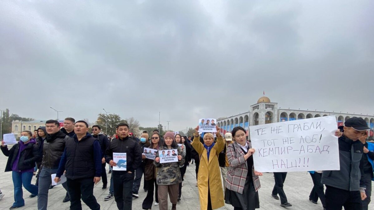 В Бишкеке проходит марш против задержаний ряда активистов и политиков