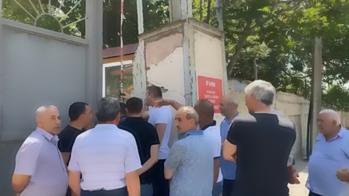 Kombinat işçiləri aksiya keçirib