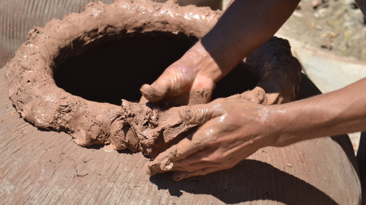 Sheep's Wool And Clay: Making Traditional Kyrgyz Tandyr Ovens
