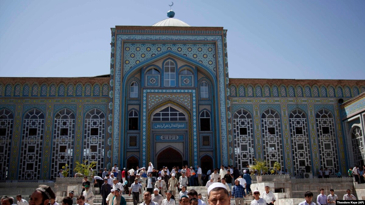 Tajikistan Mulls Reopening, Building New Mosques
