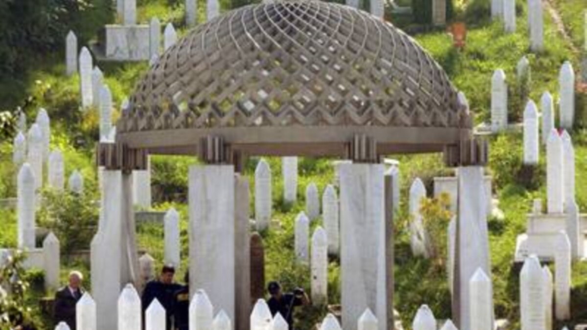 Former Bosnian President's Tomb Damaged In Blast