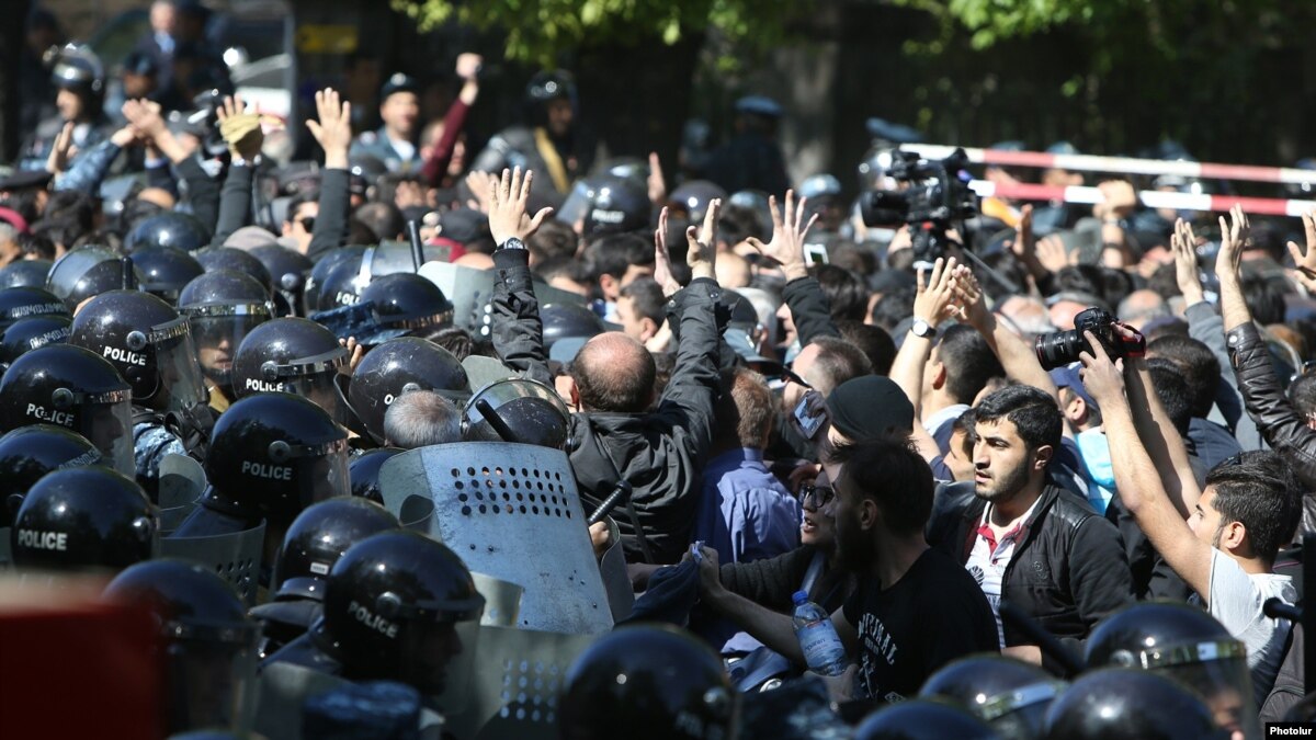 Protesters, Armenian Riot Police Clash Over Nomination For Prime Minister