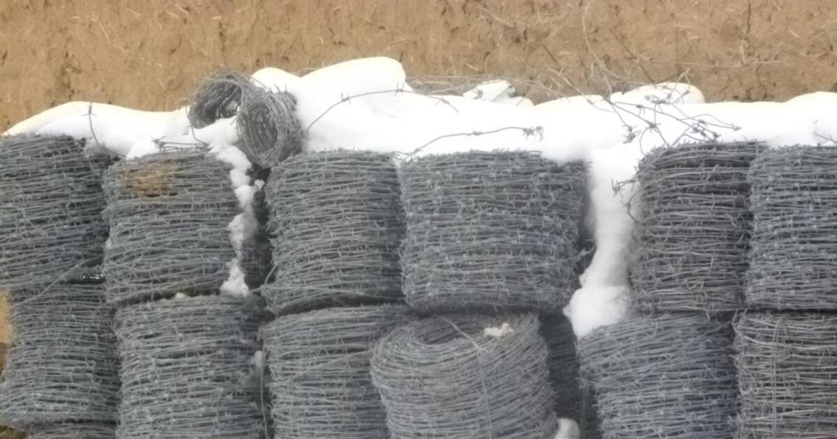 Fences Being Installed Around Troubled Uzbek Exclave