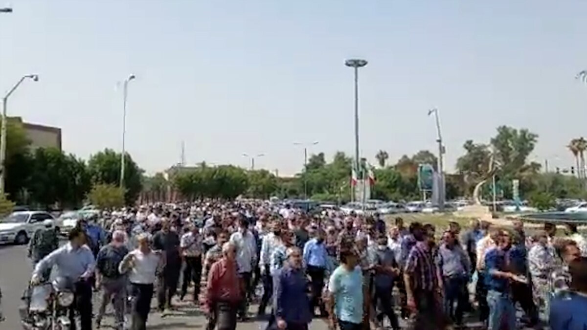 Squeezed By Soaring Inflation, Iranian Pensioners Hold Nationwide Protests