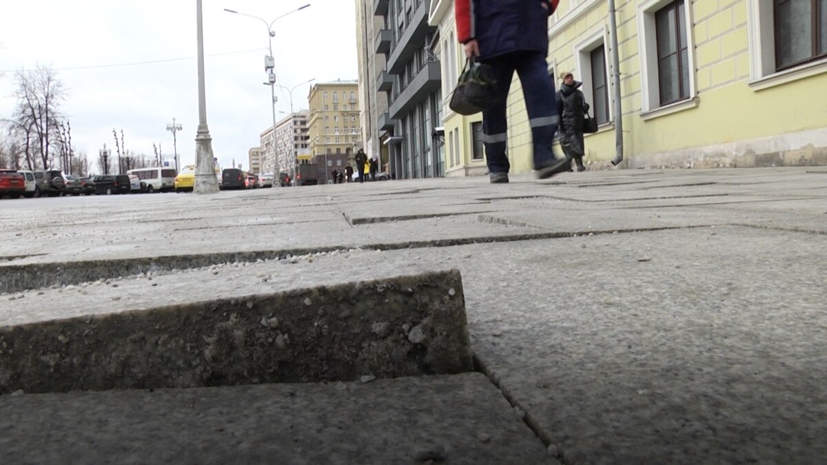 What Makes Moscow's Sidewalks So Crooked?
