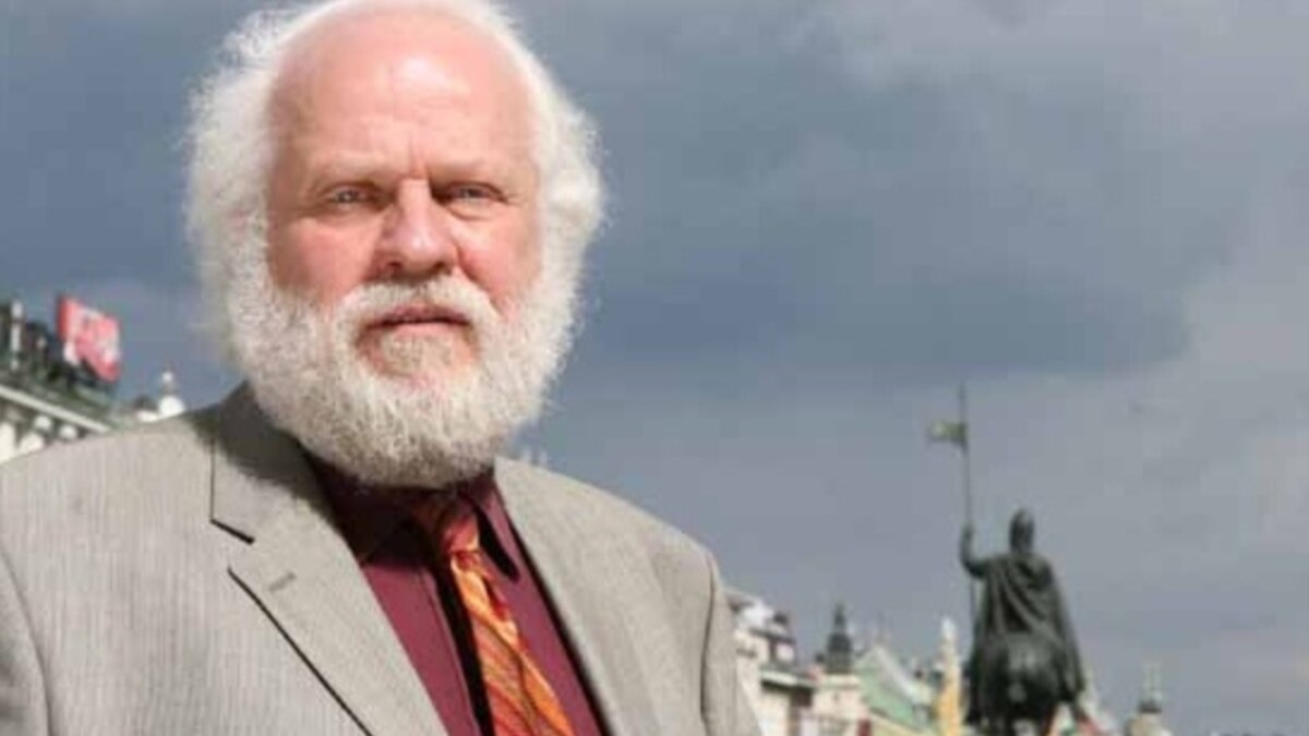 Петр Вайль: «Крест на Вацлавской площади»