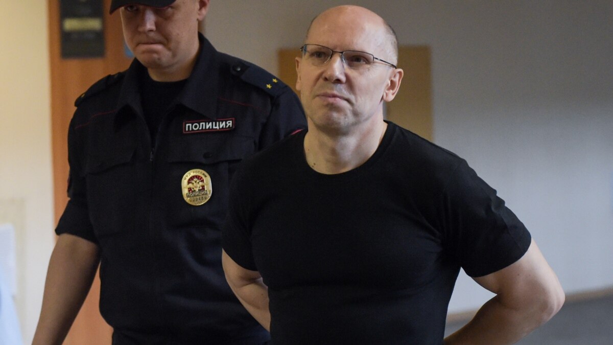 Russian Editor Avoids Extortion Conviction After Court Downgrades Charge