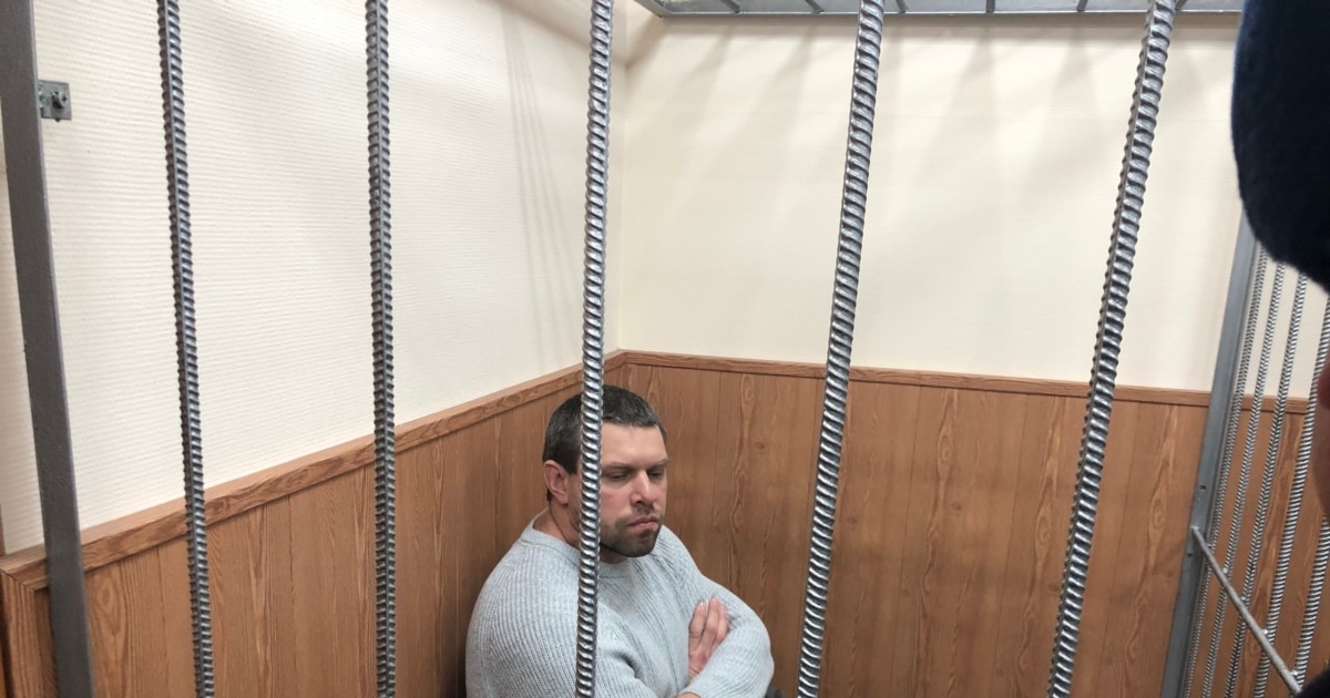 Суд вновь продлил арест полицейским, обвиняемым по делу Голунова