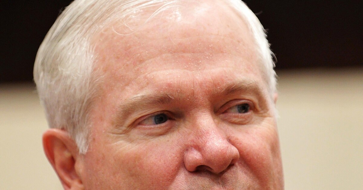 U.S. Defense Chief Gates Arrives In Russia, Praises Ties With Moscow