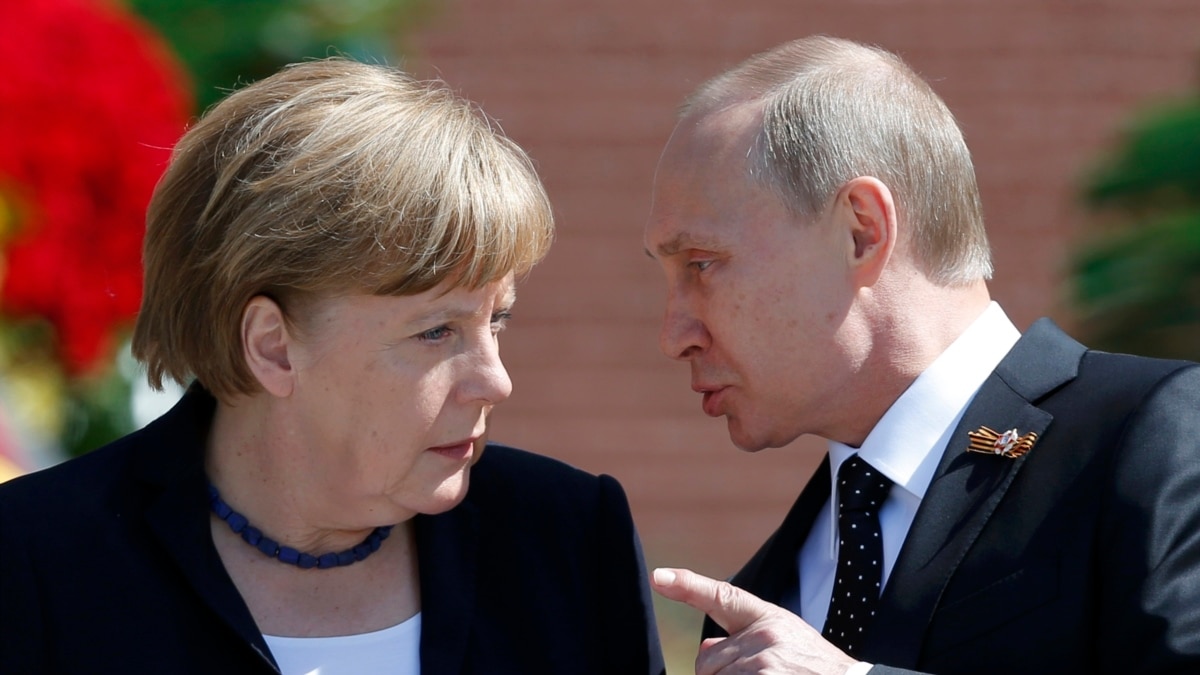 Merkel, Putin Hold Talks In Moscow