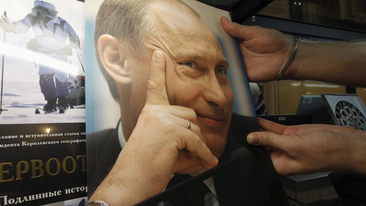 Photographer Documents 'Putin's Plates'