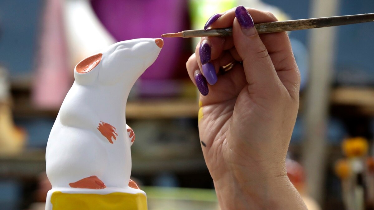 Rats Made With Love In Belarusian Ceramics Factory