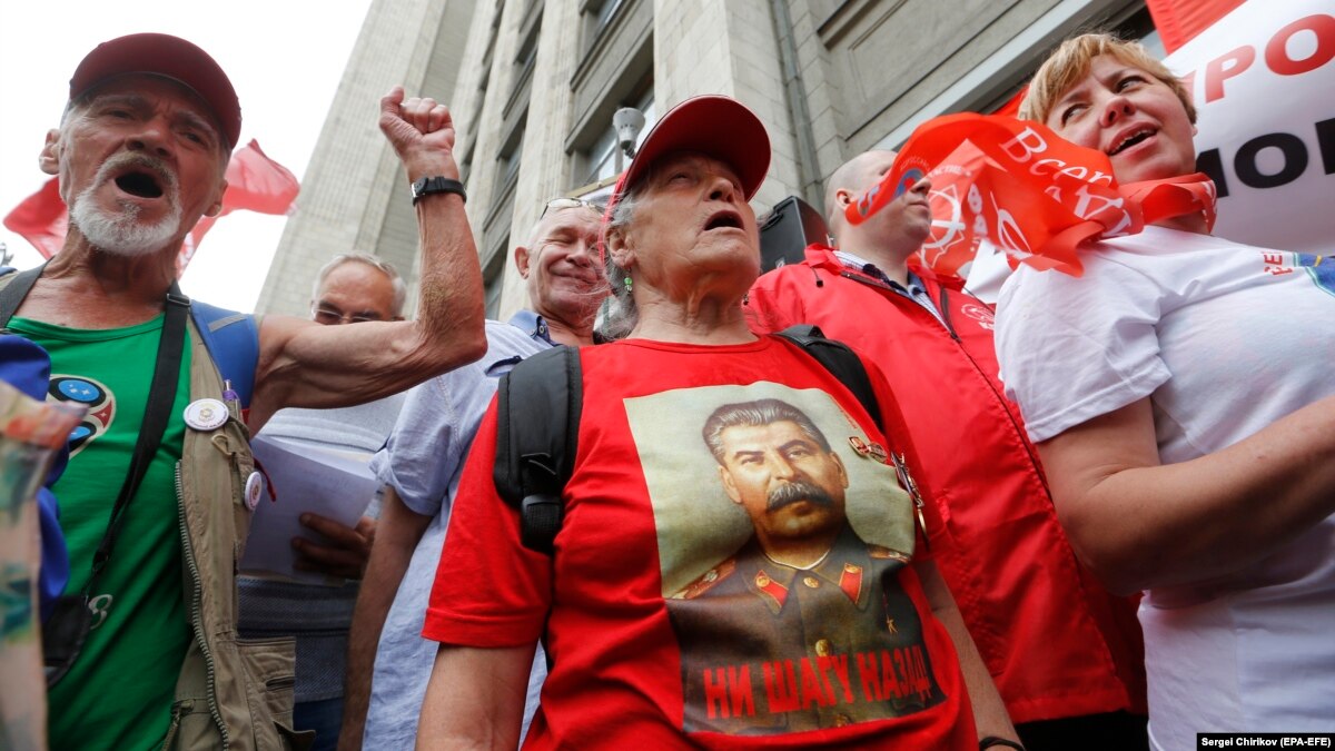 Russian Regret At Soviet Collapse Stands At 14-Year High, Poll Shows