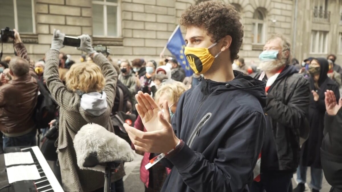 Hungarian Students, Artists Protest Government's Takeover Of Famed Film ...