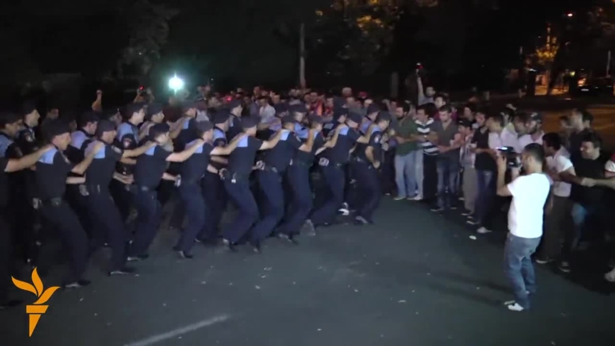 Armenian Police Clear Protesters From Yerevan Street
