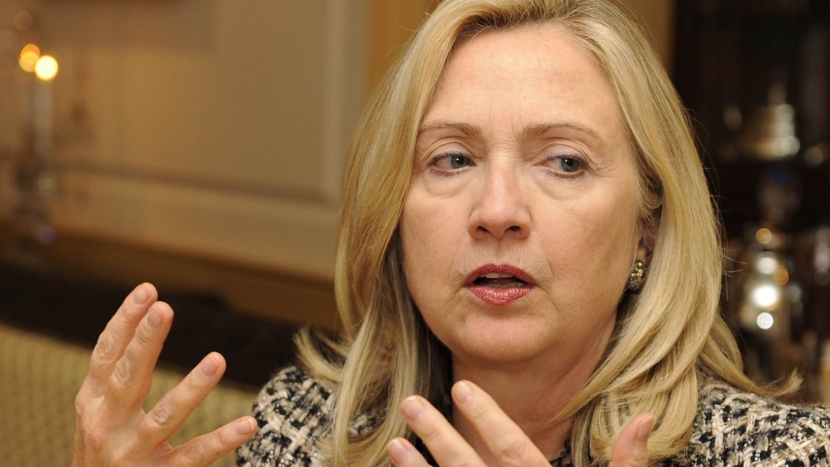 Clinton In Libya To Offer New Aid