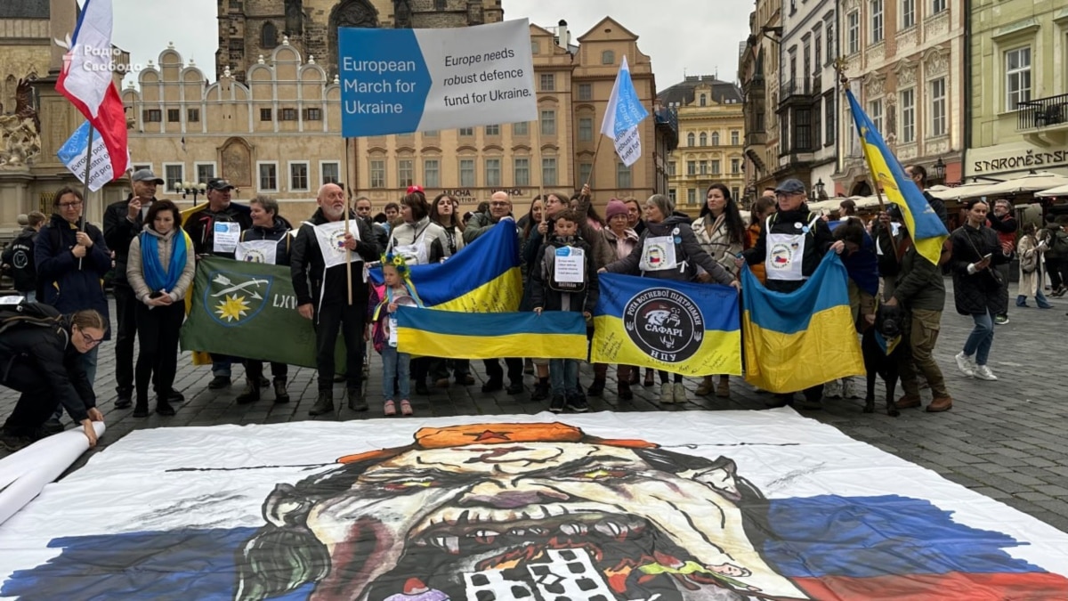 У Чехії пройшла триденна піша хода на підтримку оборонного фонду для України